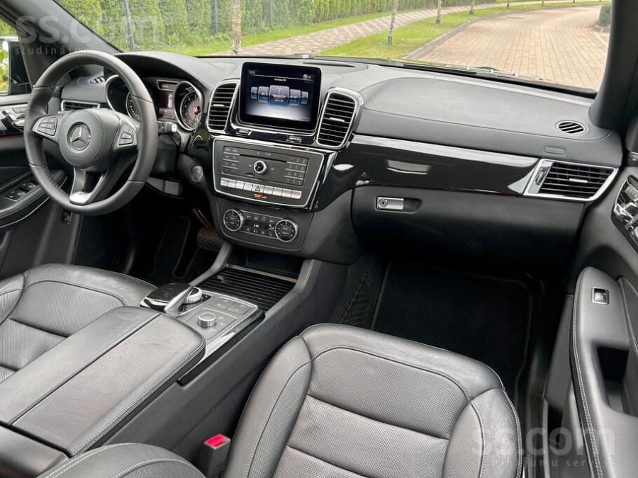 Black Mercedes-Benz GLS 500 2017 in Riga, with an engine capacity of 4.70 L and mileage of 189 thousand km for 28950 €, photo 16 on AUTOMOTO.COM.LV