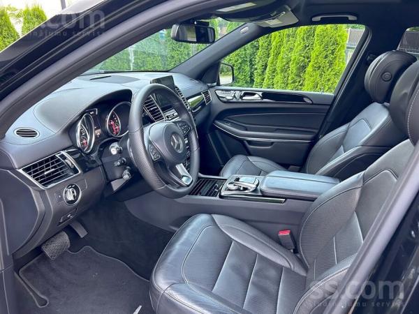 Black Mercedes-Benz GLS 500 2017 in Riga, with an engine capacity of 4.70 L and mileage of 196 thousand km for 25000 €, photo 4 on AUTOMOTO.COM.LV