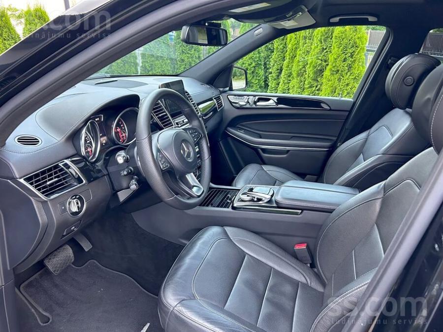Black Mercedes-Benz GLS 500 2017 in Riga, with an engine capacity of 4.70 L and mileage of 196 thousand km for 25000 €, photo 5 on AUTOMOTO.COM.LV