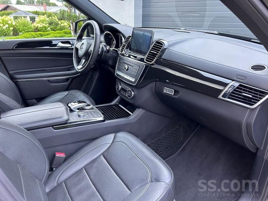 Black Mercedes-Benz GLS 500 2017 in Riga, with an engine capacity of 4.70 L and mileage of 196 thousand km for 25000 €, photo 6 on AUTOMOTO.COM.LV