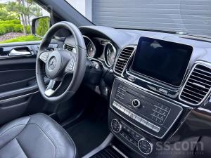 Black Mercedes-Benz GLS 500 2017 in Riga, with an engine capacity of 4.70 L and mileage of 196 thousand km for 25000 €, photo 7 on AUTOMOTO.COM.LV