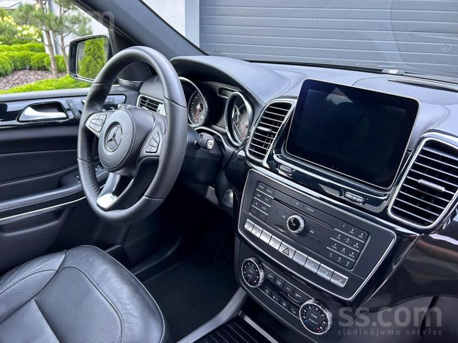 Black Mercedes-Benz GLS 500 2017 in Riga, with an engine capacity of 4.70 L and mileage of 196 thousand km for 25000 €, photo 7 on AUTOMOTO.COM.LV