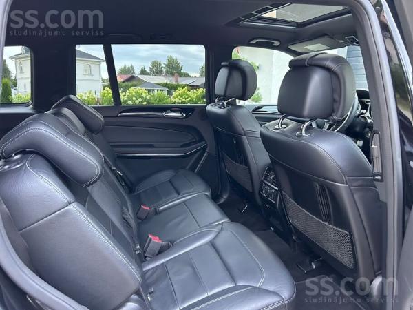 Black Mercedes-Benz GLS 500 2017 in Riga, with an engine capacity of 4.70 L and mileage of 196 thousand km for 25000 €, photo 7 on AUTOMOTO.COM.LV