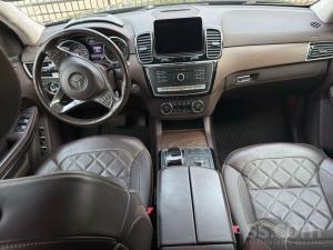 Black Mercedes-Benz GLS 500 2019 in Riga, with an engine capacity of 4.70 L and mileage of 80 thousand km for 50000 €, photo 2 on AUTOMOTO.COM.LV