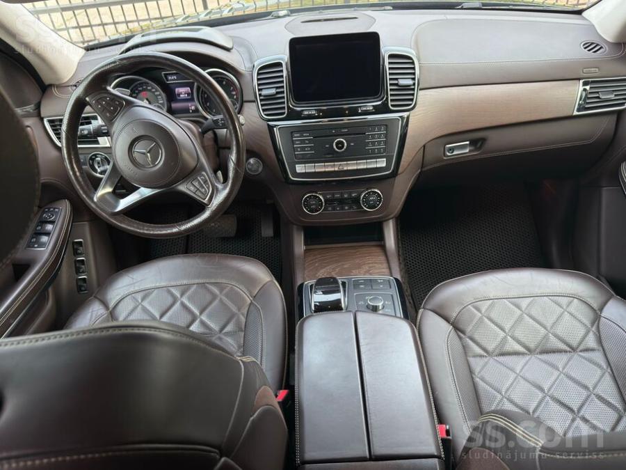 Black Mercedes-Benz GLS 500 2019 in Riga, with an engine capacity of 4.70 L and mileage of 80 thousand km for 50000 €, photo 2 on AUTOMOTO.COM.LV