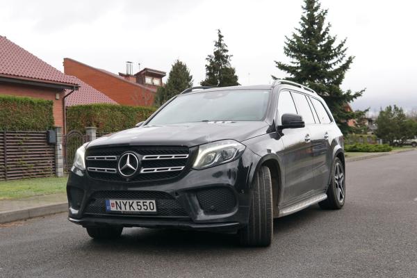 Черный Мерседес GLS 550 2017 в Каунас, объемом двигателя 4.70 л и пробегом 181 тыс. км за 19999 €, фото 1 на AUTOMOTO.COM.LV