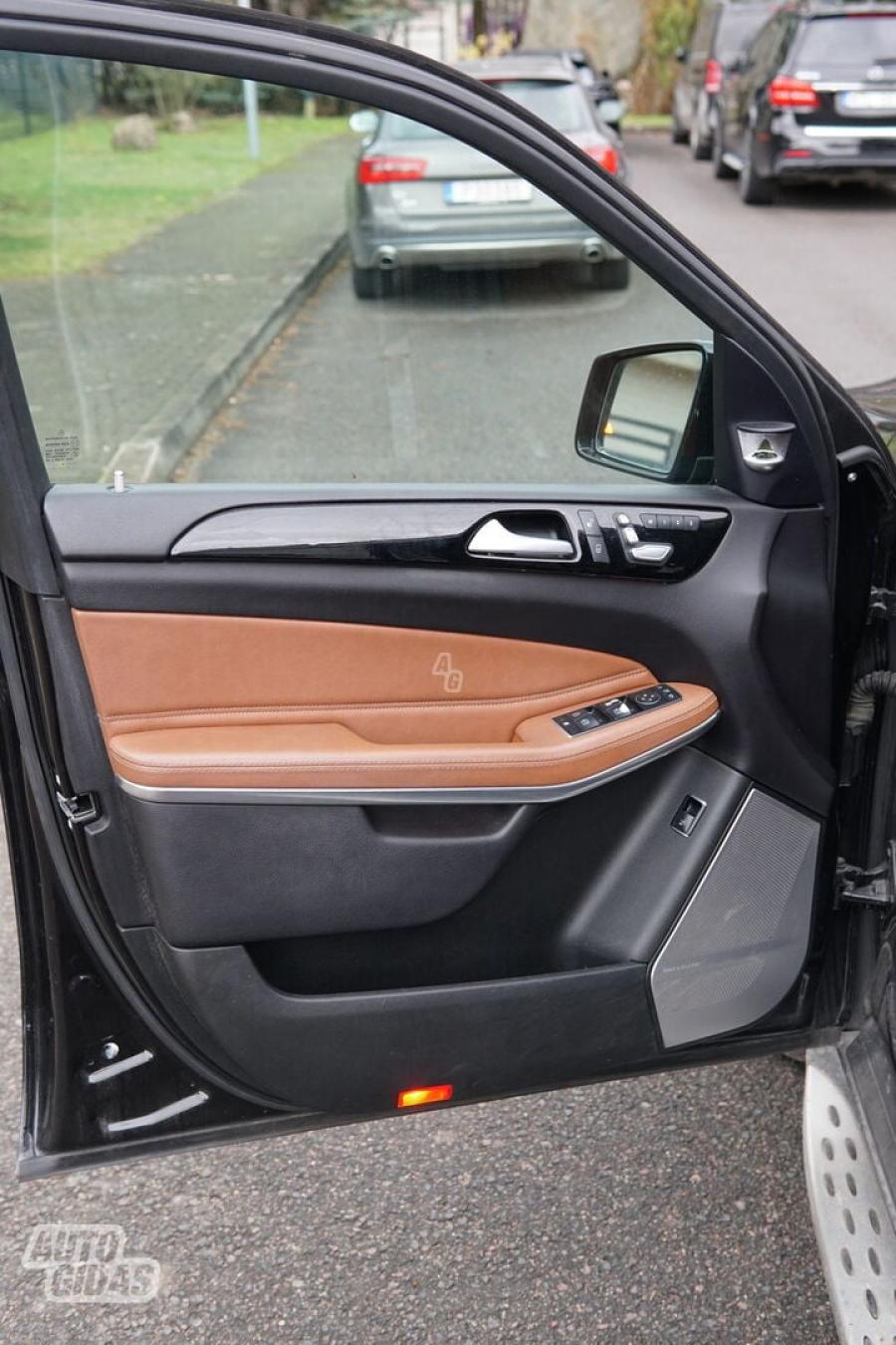 Melns Mercedes-Benz GLS 550 2017 Kauņa, ar dzinēja tilpumu 4.70 L un nobraukumu 181 tūkst. km par 19999 €, foto 8 vietnē AUTOMOTO.COM.LV