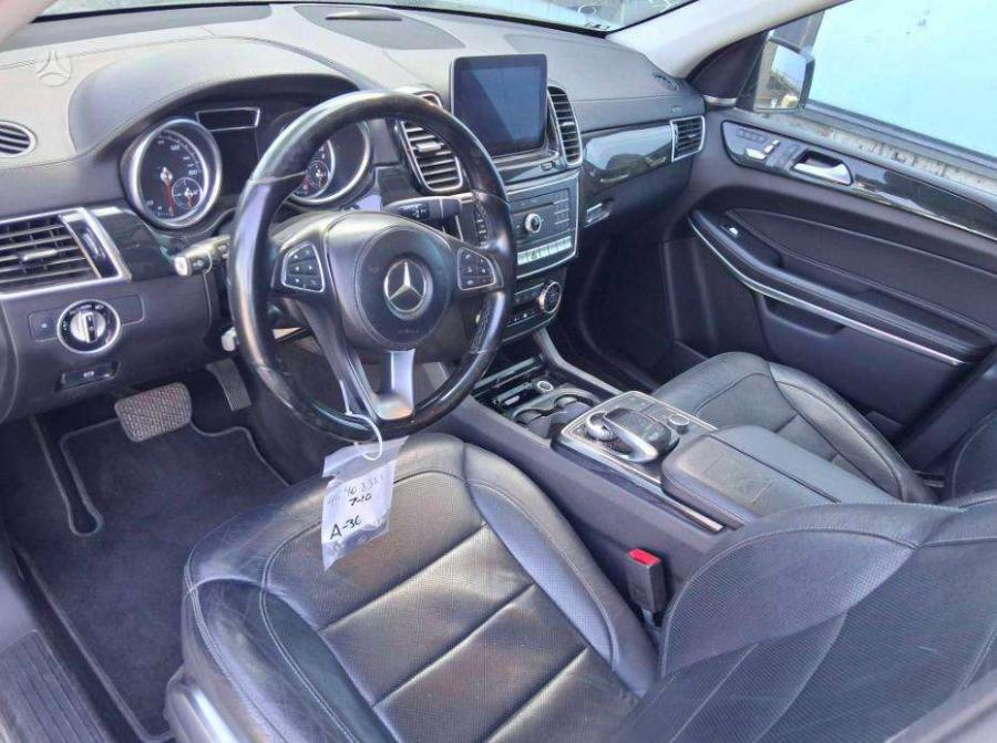 Black Mercedes-Benz GLS 550 2017 in Siauliai, with an engine capacity of 4.70 L and mileage of 144 thousand km for 14990 €, photo 11 on AUTOMOTO.COM.LV