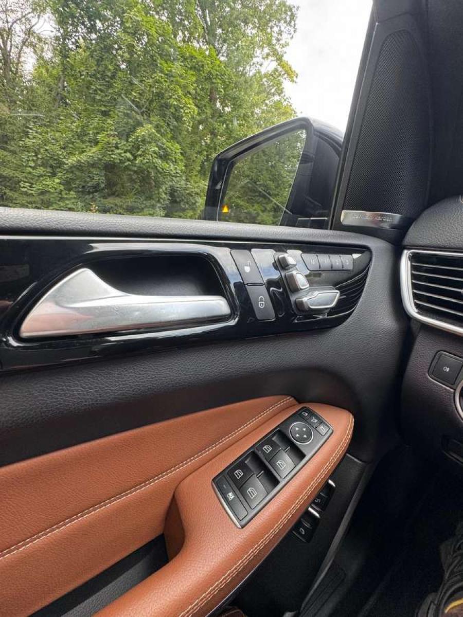 Melns Mercedes-Benz GLS 550 2017 Klaipėda, ar dzinēja tilpumu 4.66 L un nobraukumu 236 tūkst. km par 28700 €, foto 24 vietnē AUTOMOTO.COM.LV