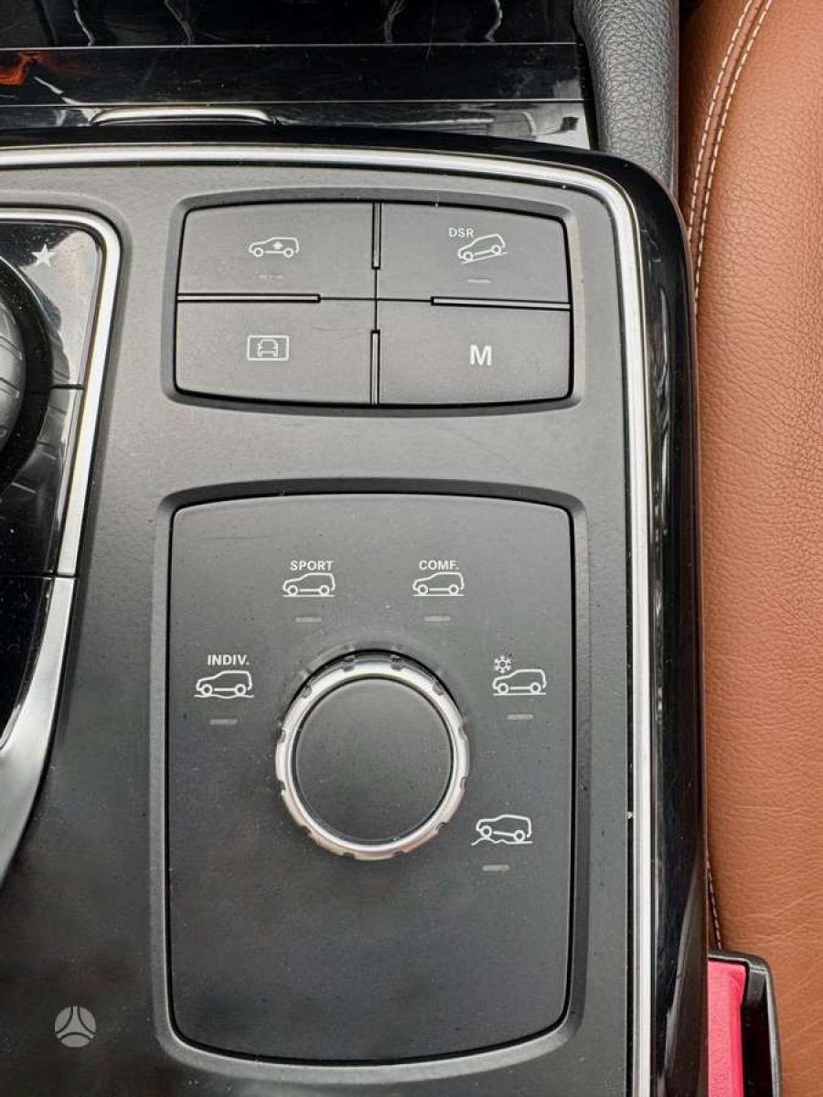 Melns Mercedes-Benz GLS 550 2017 Klaipėda, ar dzinēja tilpumu 4.66 L un nobraukumu 236 tūkst. km par 28700 €, foto 31 vietnē AUTOMOTO.COM.LV