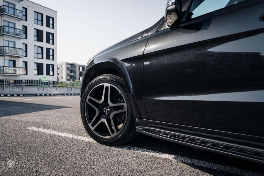 Черный Мерседес GLS 550 2018 в Вильнюс, объемом двигателя 4.70 л и пробегом 177 тыс. км за 38950 €, фото 12 на AUTOMOTO.COM.LV