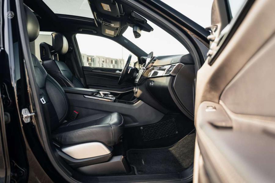 Черный Мерседес GLS 550 2018 в Вильнюс, объемом двигателя 4.70 л и пробегом 177 тыс. км за 38950 €, фото 29 на AUTOMOTO.COM.LV