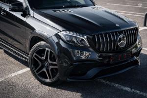 Melns Mercedes-Benz GLS 550 2018 Viļņa, ar dzinēja tilpumu 4.70 L un nobraukumu 177 tūkst. km par 38950 €, foto  vietnē AUTOMOTO.COM.LV