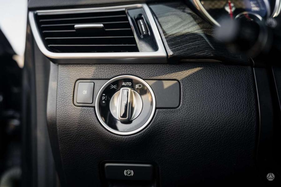 Melns Mercedes-Benz GLS 550 2018 Viļņa, ar dzinēja tilpumu 4.70 L un nobraukumu 177 tūkst. km par 38950 €, foto 29 vietnē AUTOMOTO.COM.LV