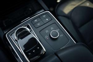 Melns Mercedes-Benz GLS 550 2018 Viļņa, ar dzinēja tilpumu 4.70 L un nobraukumu 177 tūkst. km par 38950 €, foto 30 vietnē AUTOMOTO.COM.LV