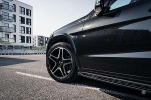 Melns Mercedes-Benz GLS 550 2018 Viļņa, ar dzinēja tilpumu 4.70 L un nobraukumu 177 tūkst. km par 35950 €, foto 9 vietnē AUTOMOTO.COM.LV