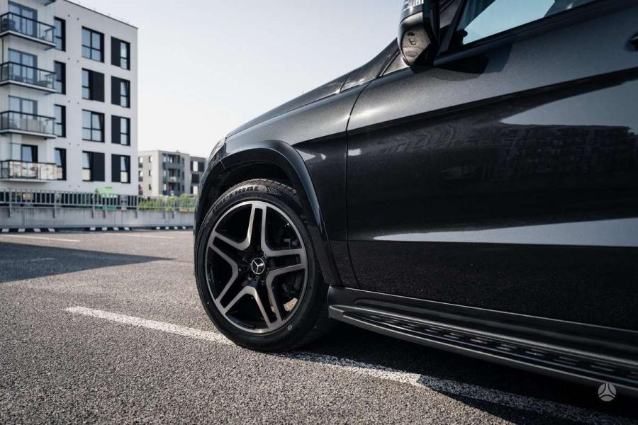 Melns Mercedes-Benz GLS 550 2018 Viļņa, ar dzinēja tilpumu 4.70 L un nobraukumu 177 tūkst. km par 35950 €, foto 9 vietnē AUTOMOTO.COM.LV
