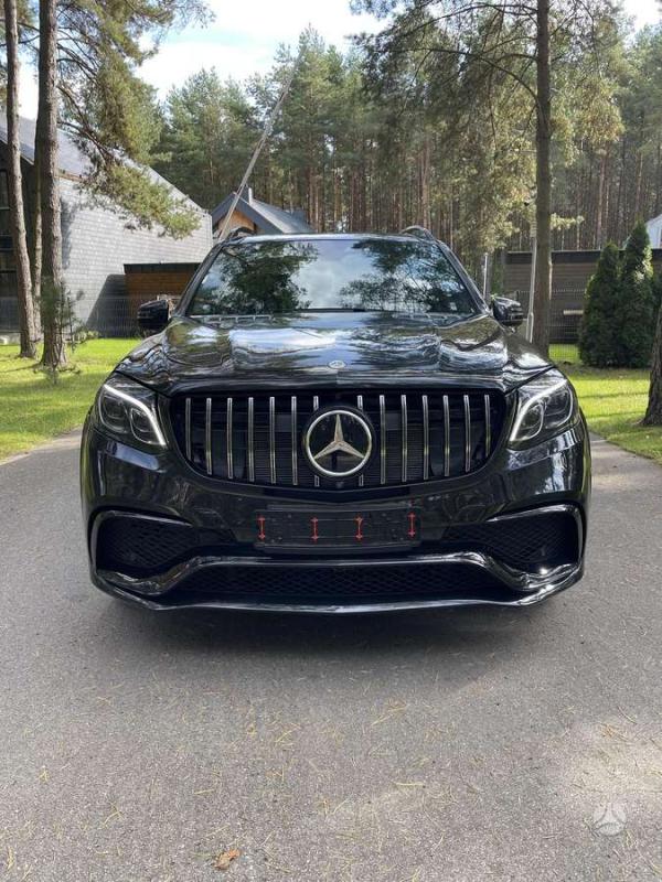 Black Mercedes-Benz GLS 550 2018 in Vilnius, with an engine capacity of 4.70 L and mileage of 177 thousand km for 32900 €, photo 5 on AUTOMOTO.COM.LV