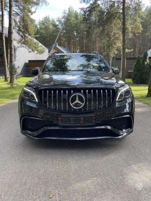 Black Mercedes-Benz GLS 550 2018 in Vilnius, with an engine capacity of 4.70 L and mileage of 177 thousand km for 32900 €, photo 5 on AUTOMOTO.COM.LV