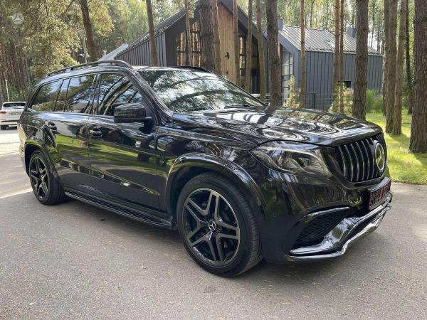 Black Mercedes-Benz GLS 550 2018 in Vilnius, with an engine capacity of 4.70 L and mileage of 177 thousand km for 32900 €, photo 8 on AUTOMOTO.COM.LV