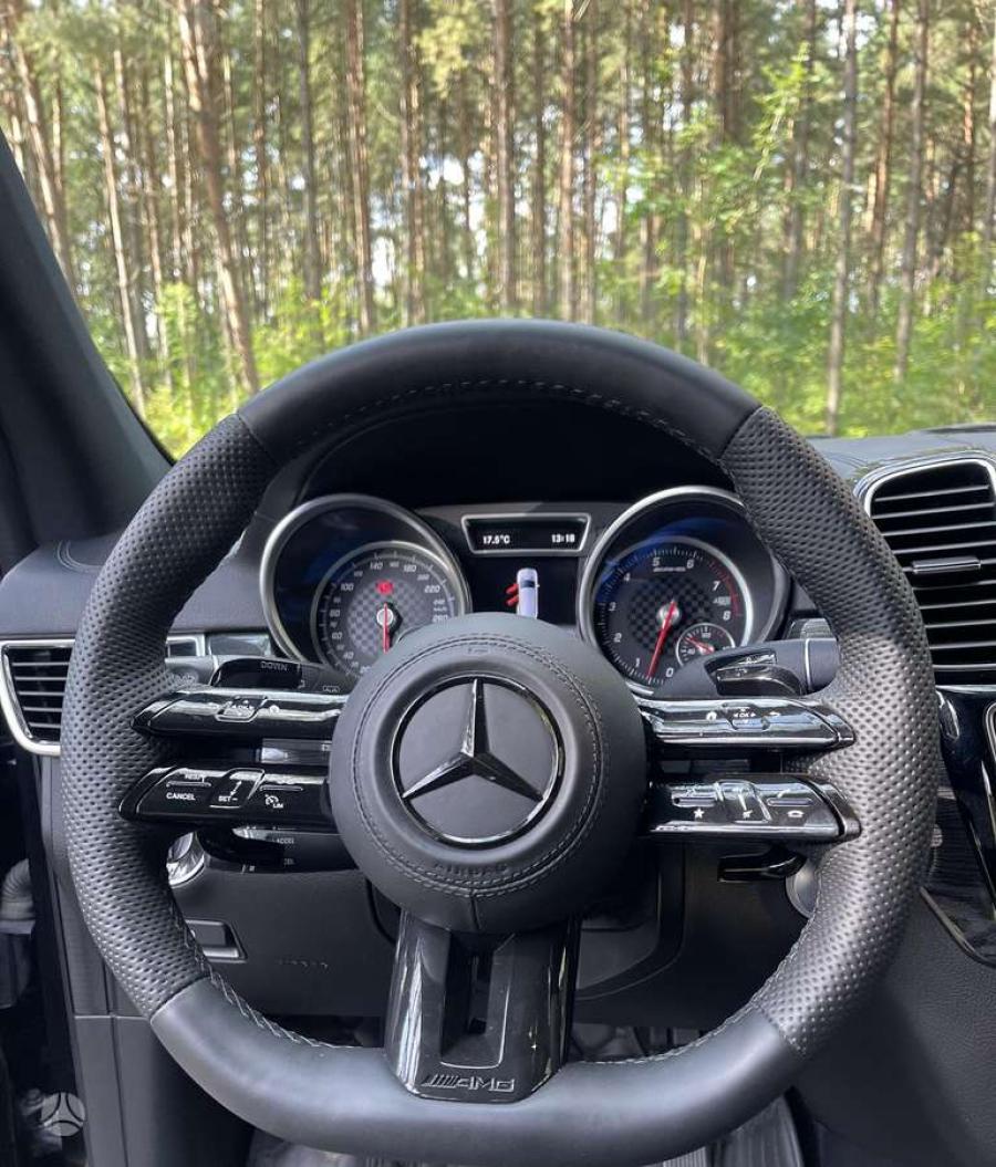 Black Mercedes-Benz GLS 550 2018 in Vilnius, with an engine capacity of 4.70 L and mileage of 177 thousand km for 32900 €, photo 20 on AUTOMOTO.COM.LV