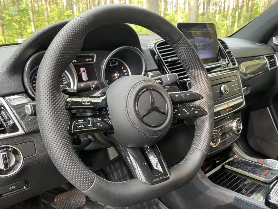 Black Mercedes-Benz GLS 550 2018 in Vilnius, with an engine capacity of 4.70 L and mileage of 177 thousand km for 32900 €, photo 21 on AUTOMOTO.COM.LV
