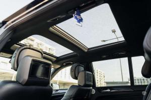 Black Mercedes-Benz GLS 550 2018 in Vilnius, with an engine capacity of 4.70 L and mileage of 177 thousand km for 32900 €, photo 33 on AUTOMOTO.COM.LV