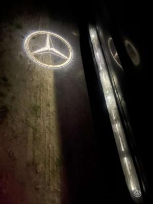Black Mercedes-Benz GLS 550 2018 in Vilnius, with an engine capacity of 4.70 L and mileage of 177 thousand km for 32900 €, photo 40 on AUTOMOTO.COM.LV