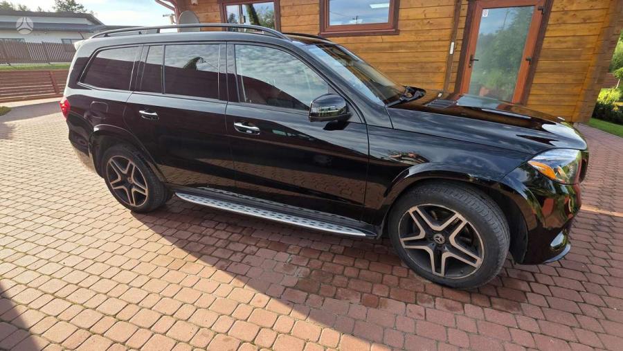 Black Mercedes-Benz GLS 550 2019 in Alytus, with an engine capacity of 4.66 L and mileage of 189 thousand km for 35000 €, photo 4 on AUTOMOTO.COM.LV