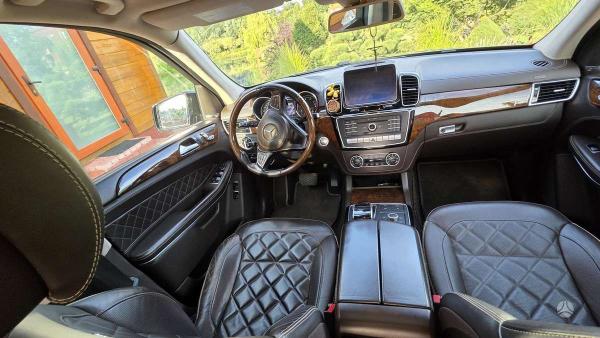 Black Mercedes-Benz GLS 550 2019 in Alytus, with an engine capacity of 4.66 L and mileage of 189 thousand km for 35000 €, photo 6 on AUTOMOTO.COM.LV