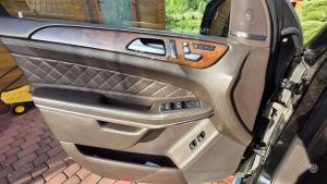 Black Mercedes-Benz GLS 550 2019 in Alytus, with an engine capacity of 4.66 L and mileage of 189 thousand km for 35000 €, photo 9 on AUTOMOTO.COM.LV