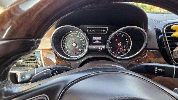 Black Mercedes-Benz GLS 550 2019 in Alytus, with an engine capacity of 4.66 L and mileage of 189 thousand km for 35000 €, photo 10 on AUTOMOTO.COM.LV