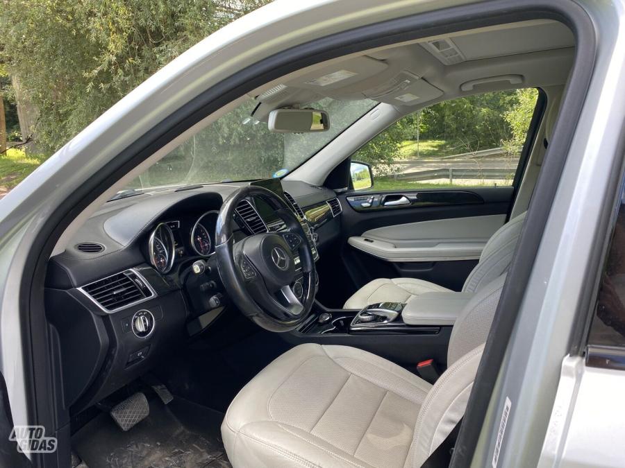 Pelēks Mercedes-Benz GLS 550 2017 Viļņa, ar dzinēja tilpumu 4.70 L un nobraukumu 176 tūkst. km par 28000 €, foto 10 vietnē AUTOMOTO.COM.LV