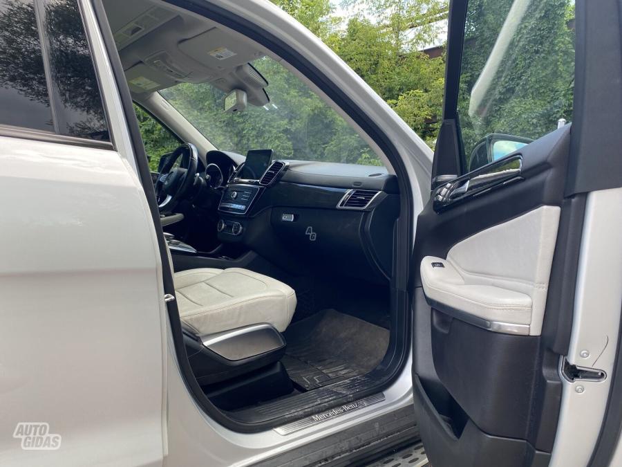 Pelēks Mercedes-Benz GLS 550 2017 Viļņa, ar dzinēja tilpumu 4.70 L un nobraukumu 176 tūkst. km par 28000 €, foto 11 vietnē AUTOMOTO.COM.LV