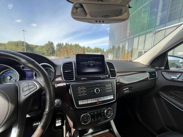 Красный Мерседес GLS 550 2018 в Шяуляй, объемом двигателя 4.66 л и пробегом 89 тыс. км за 37000 €, фото 7 на AUTOMOTO.COM.LV
