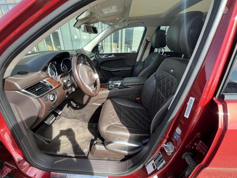Красный Мерседес GLS 550 2018 в Шяуляй, объемом двигателя 4.66 л и пробегом 89 тыс. км за 37000 €, фото 12 на AUTOMOTO.COM.LV