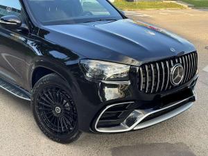 Black Mercedes-Benz gls-580 2021 in Jonava, with an engine capacity of 3.98 L and mileage of 146 thousand km for 69999 €, photo 4 on AUTOMOTO.COM.LV