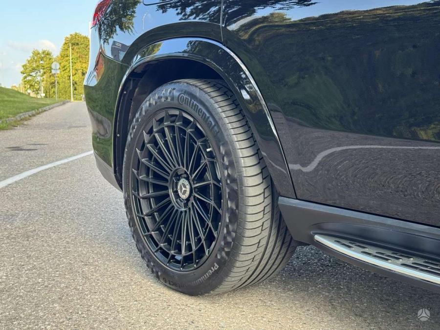 Black Mercedes-Benz gls-580 2021 in Jonava, with an engine capacity of 3.98 L and mileage of 146 thousand km for 69999 €, photo 6 on AUTOMOTO.COM.LV