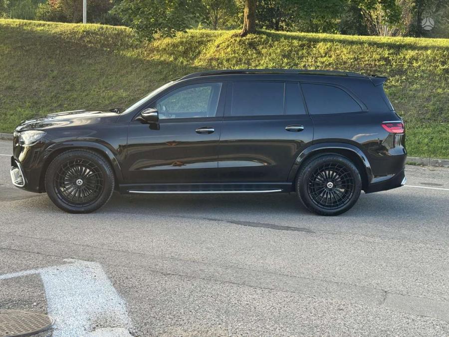 Black Mercedes-Benz gls-580 2021 in Jonava, with an engine capacity of 3.98 L and mileage of 146 thousand km for 69999 €, photo 8 on AUTOMOTO.COM.LV