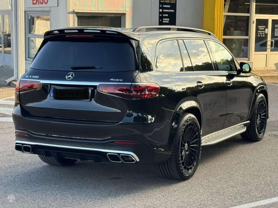 Black Mercedes-Benz gls-580 2021 in Jonava, with an engine capacity of 3.98 L and mileage of 146 thousand km for 69999 €, photo 11 on AUTOMOTO.COM.LV
