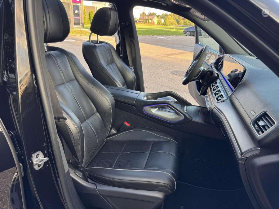 Black Mercedes-Benz gls-580 2021 in Jonava, with an engine capacity of 3.98 L and mileage of 146 thousand km for 69999 €, photo 23 on AUTOMOTO.COM.LV
