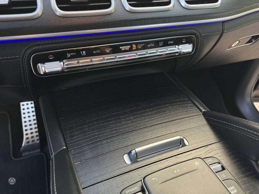 Black Mercedes-Benz gls-580 2021 in Jonava, with an engine capacity of 3.98 L and mileage of 146 thousand km for 69999 €, photo 28 on AUTOMOTO.COM.LV