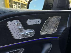 Black Mercedes-Benz gls-580 2021 in Jonava, with an engine capacity of 3.98 L and mileage of 146 thousand km for 69999 €, photo 30 on AUTOMOTO.COM.LV