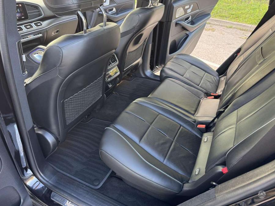 Black Mercedes-Benz gls-580 2021 in Jonava, with an engine capacity of 3.98 L and mileage of 146 thousand km for 69999 €, photo 32 on AUTOMOTO.COM.LV