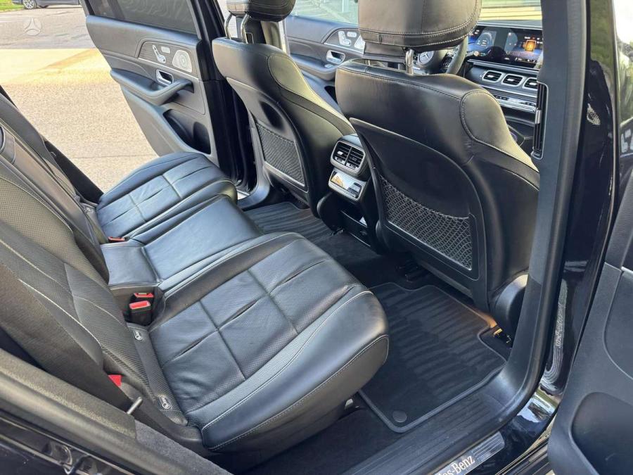 Black Mercedes-Benz gls-580 2021 in Jonava, with an engine capacity of 3.98 L and mileage of 146 thousand km for 69999 €, photo 34 on AUTOMOTO.COM.LV