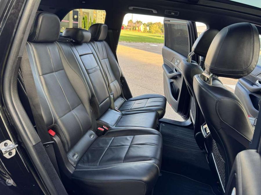 Black Mercedes-Benz gls-580 2021 in Jonava, with an engine capacity of 3.98 L and mileage of 146 thousand km for 69999 €, photo 35 on AUTOMOTO.COM.LV