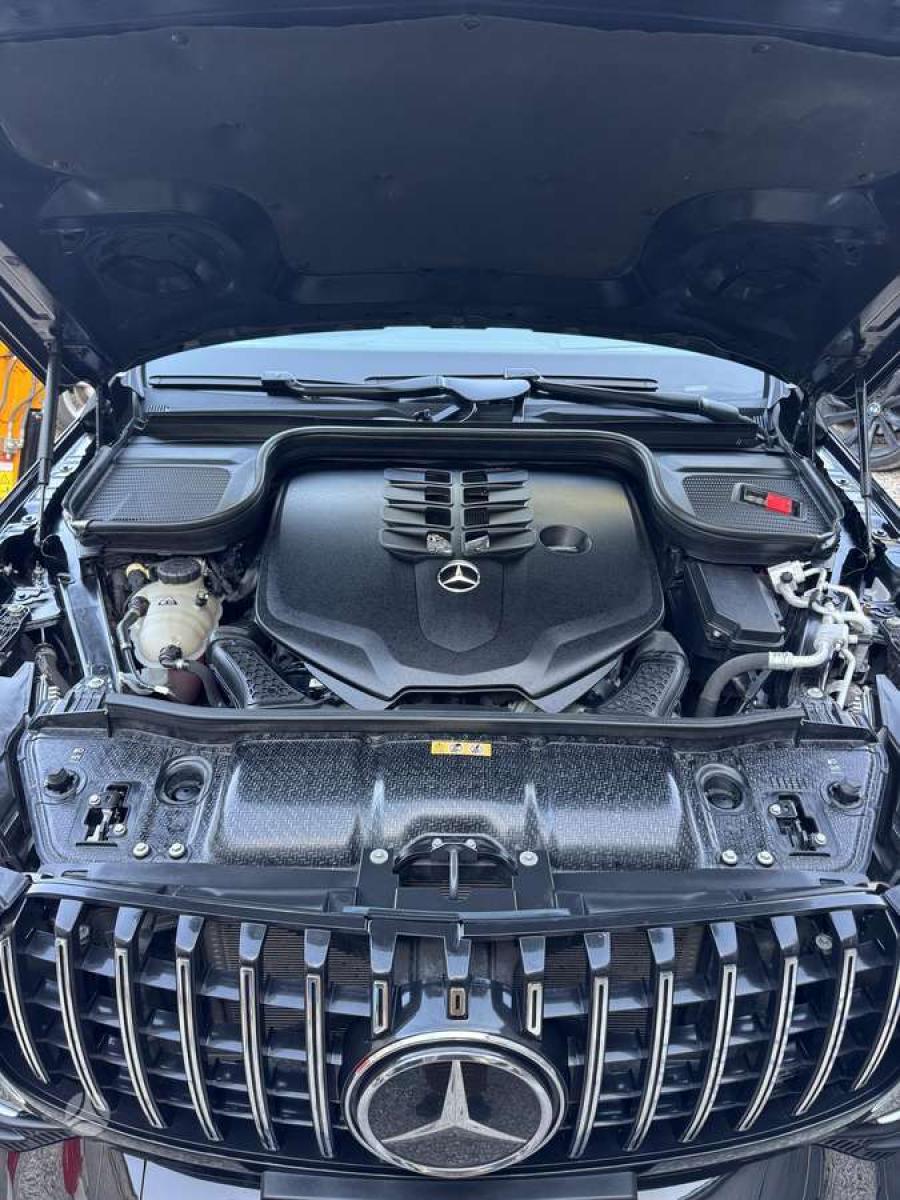 Black Mercedes-Benz gls-580 2021 in Jonava, with an engine capacity of 3.98 L and mileage of 146 thousand km for 69999 €, photo 36 on AUTOMOTO.COM.LV