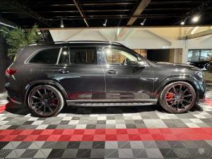 Black Mercedes-Benz gls-580 2021 in Vilnius, with an engine capacity of 3.98 L and mileage of 90 thousand km for 80000 €, photo 5 on AUTOMOTO.COM.LV