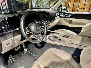 Black Mercedes-Benz gls-580 2021 in Vilnius, with an engine capacity of 3.98 L and mileage of 90 thousand km for 80000 €, photo 15 on AUTOMOTO.COM.LV