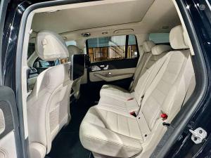 Black Mercedes-Benz gls-580 2021 in Vilnius, with an engine capacity of 3.98 L and mileage of 90 thousand km for 80000 €, photo 17 on AUTOMOTO.COM.LV